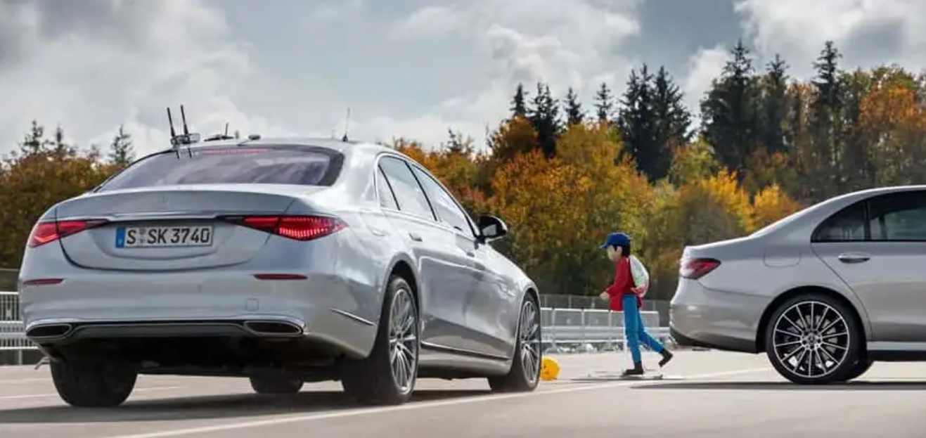 Mercedes-Benz produjo 10 millones de vehículos con ADAS - Mobility Hub