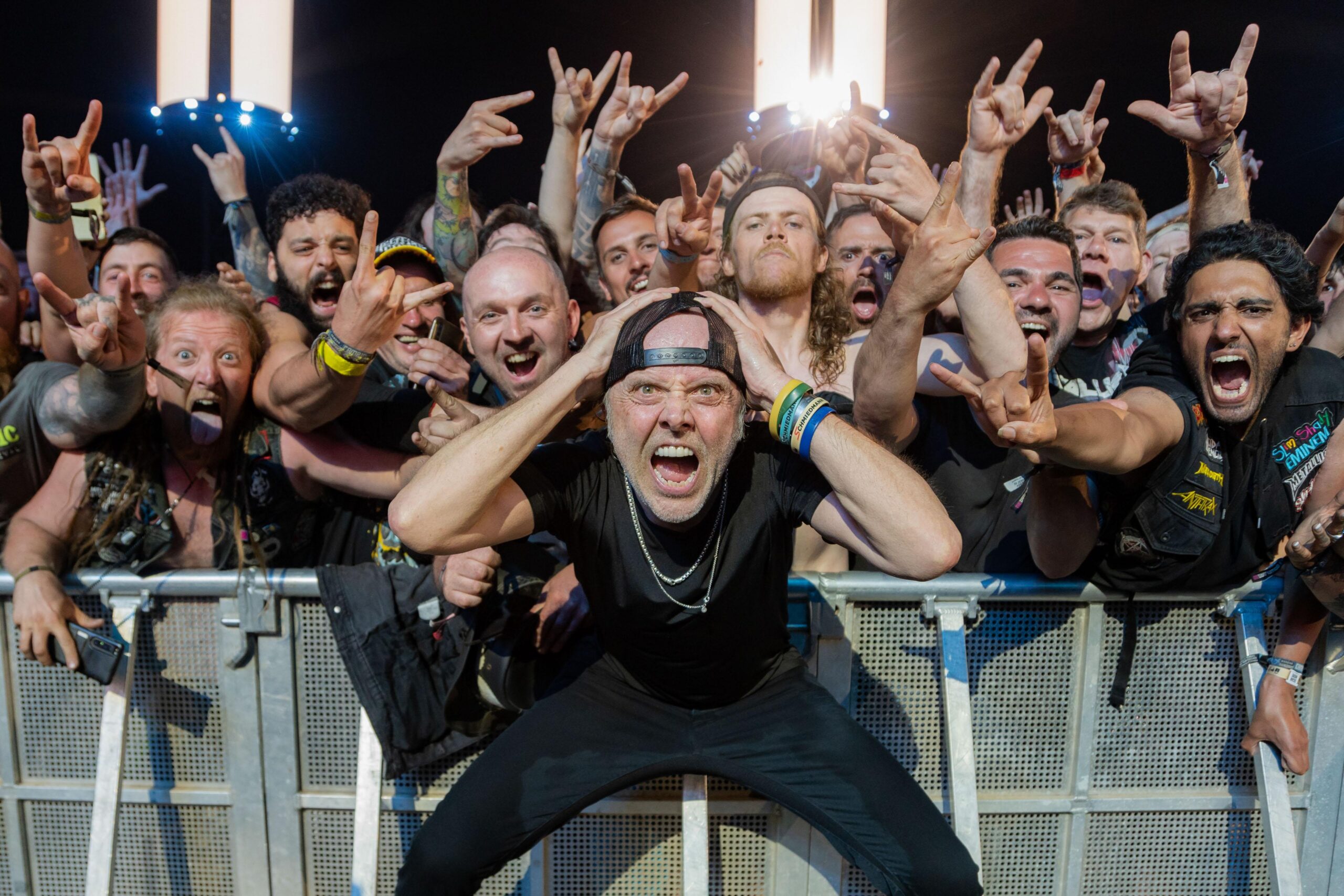 Metallica se sube a los camiones eléctricos de Iveco para recorrer ...